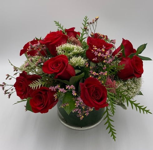 MV111 - Pavé Dozen Roses – Mill Valley Flowers